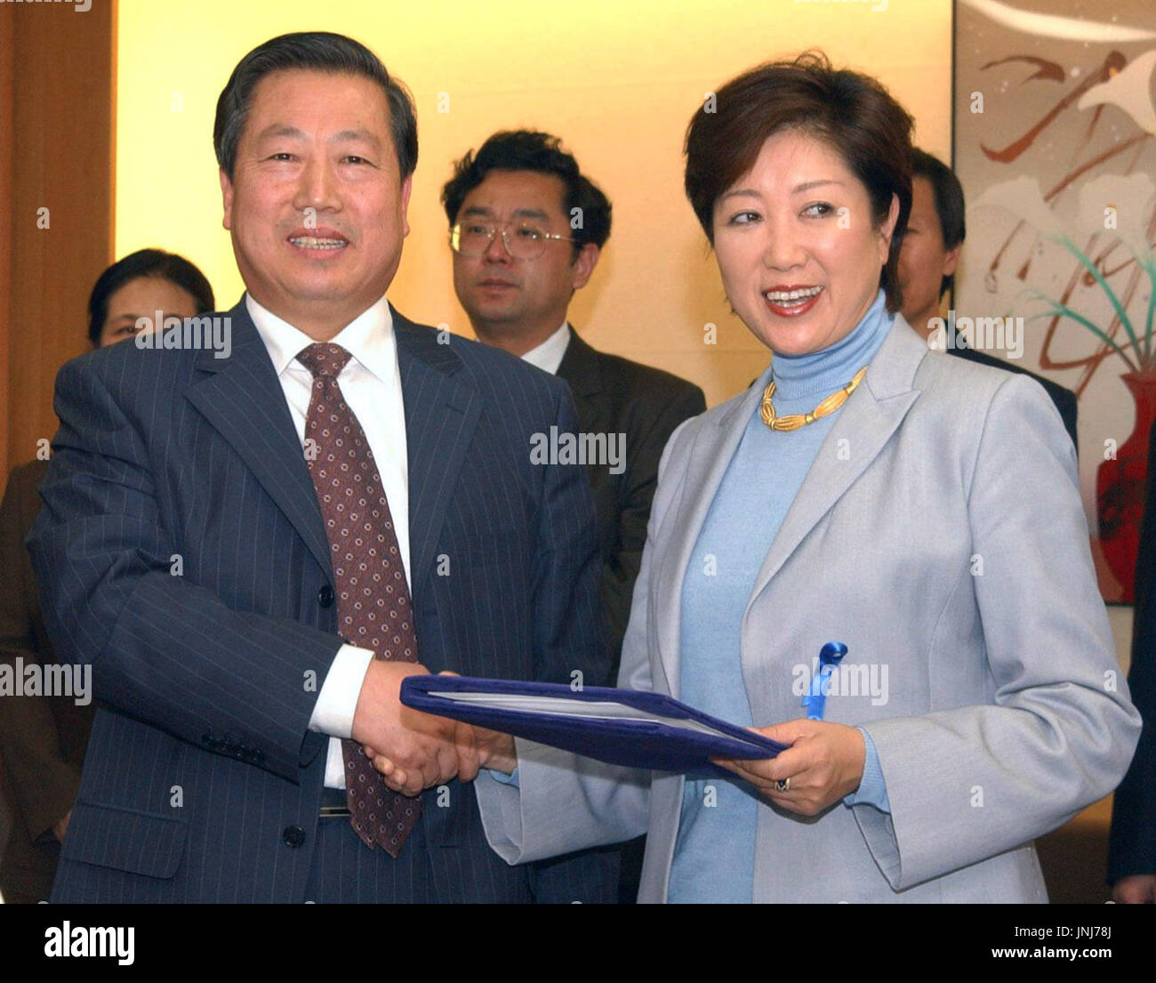 TOKYO, Japan - Japanese Environment Minister Yuriko Koike (R) and China ...