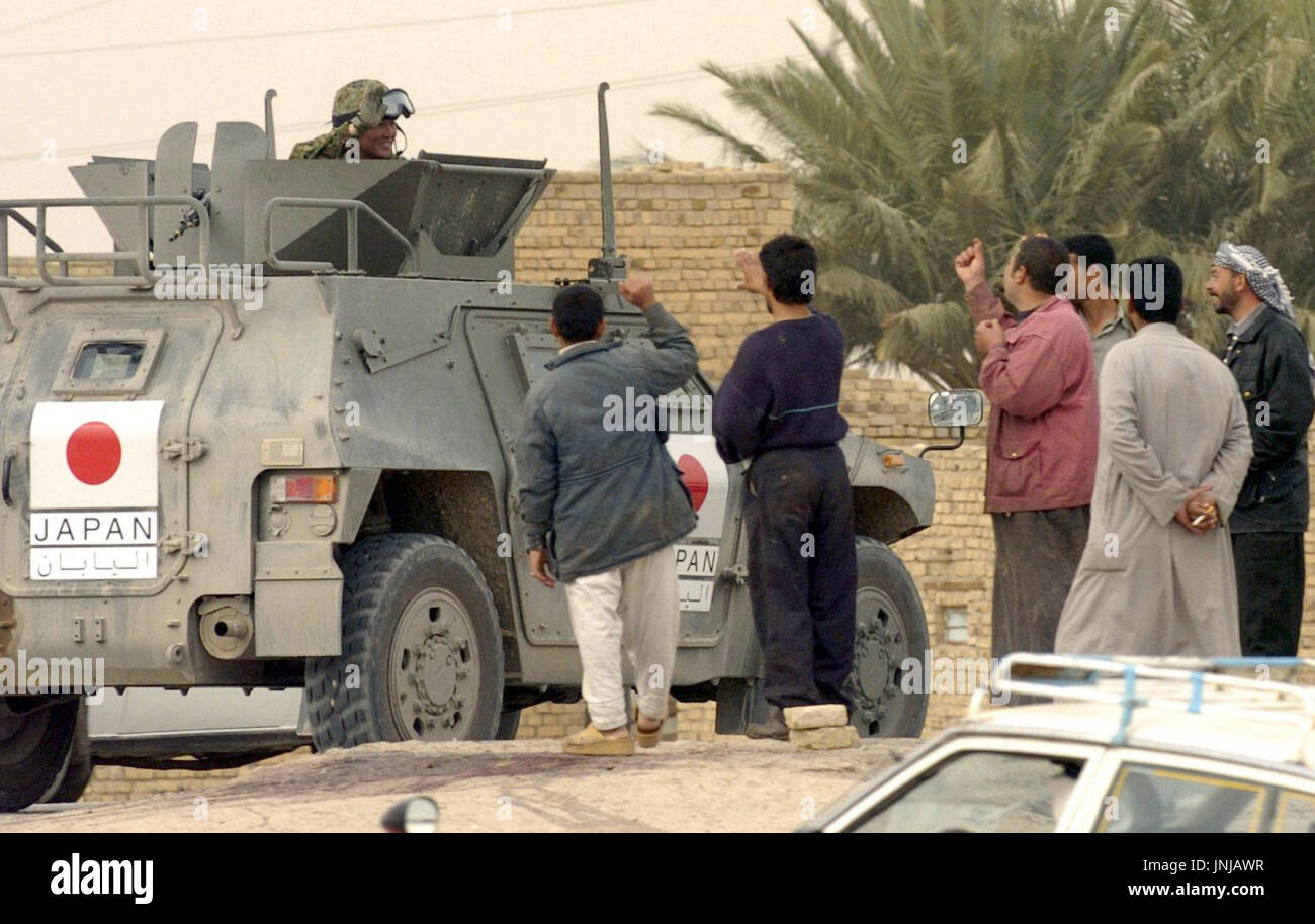SAMAWAH, Iraq - Iraqi citizens wave at armored vehicles carrying Japan ...