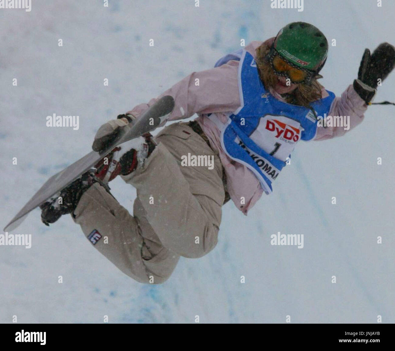 SAPPORO, Japan - American Hannah Teter outperforms Japan's Soko Yamaoka ...