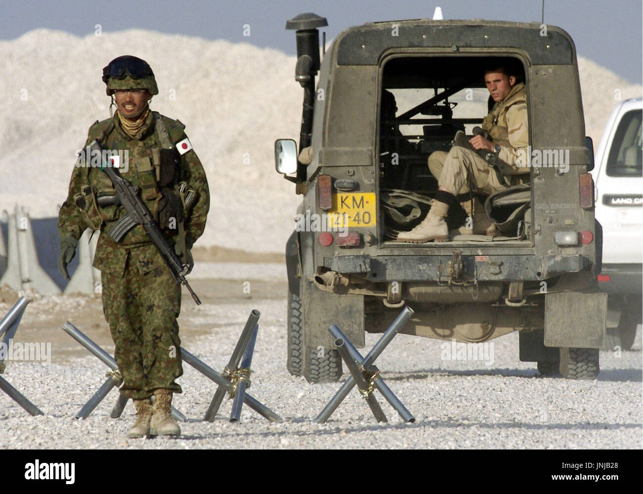 SAMAWAH, Iraq - A member of the contingent of Japanese Ground Self ...
