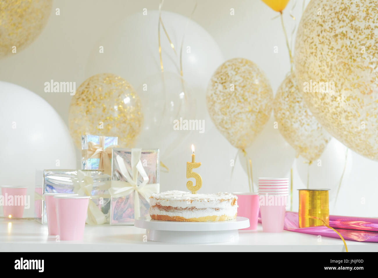 Table decorated party balloons hi-res stock photography and images - Alamy