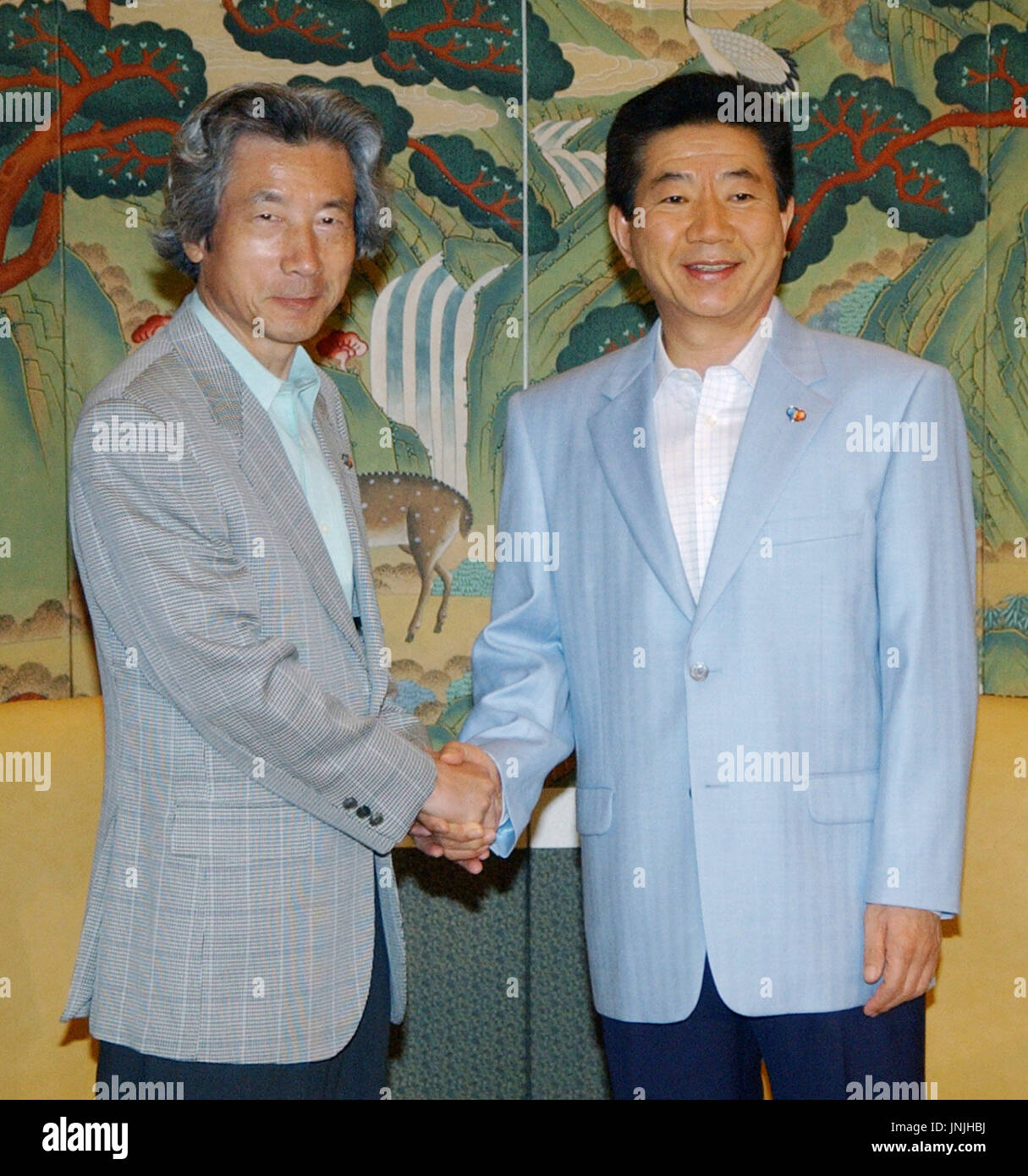 CHEJU ISLAND, South Korea - Japanese Prime Minister Junichiro Koizumi ...
