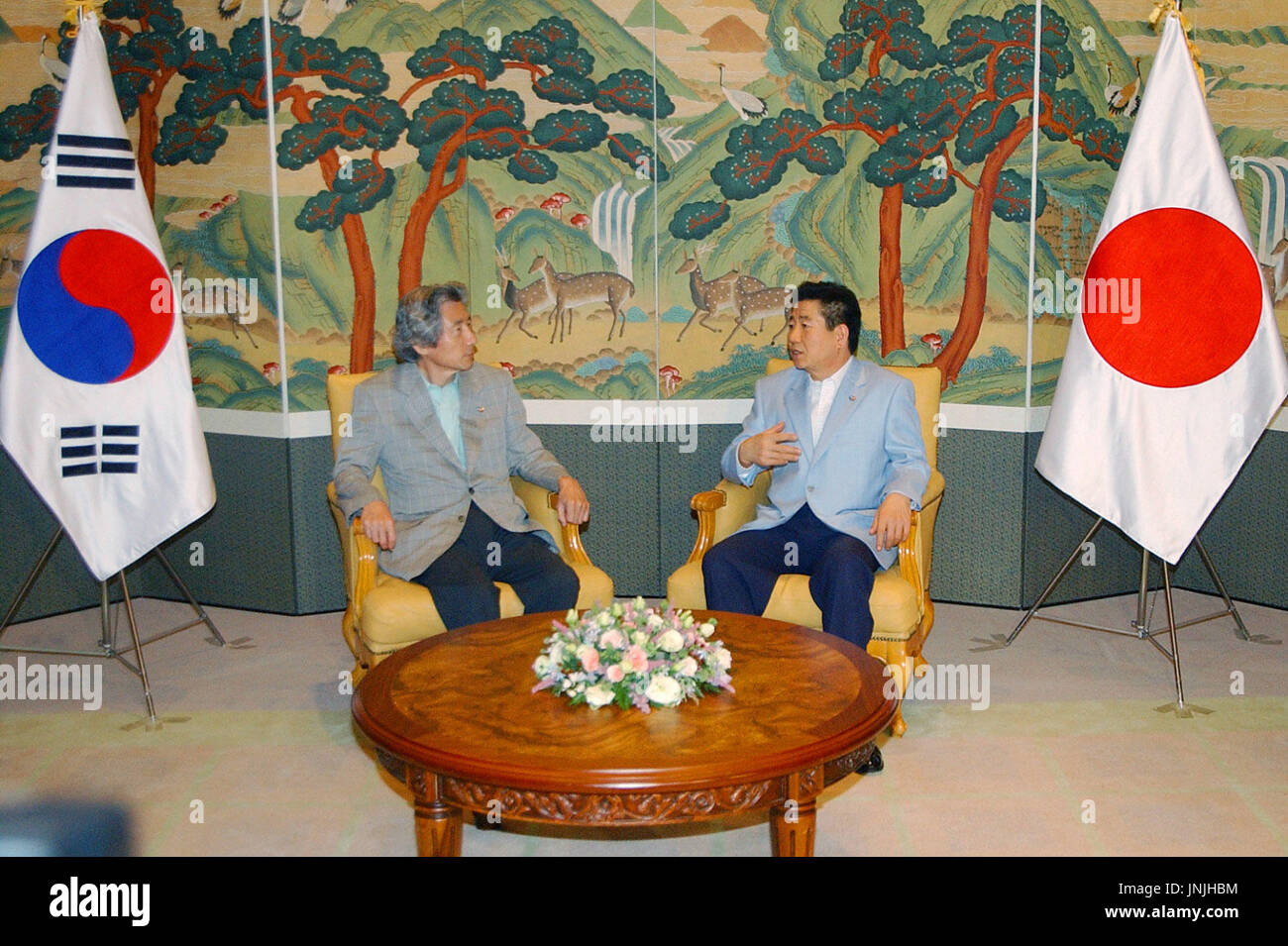 CHEJU ISLAND, South Korea - Japanese Prime Minister Junichiro Koizumi ...