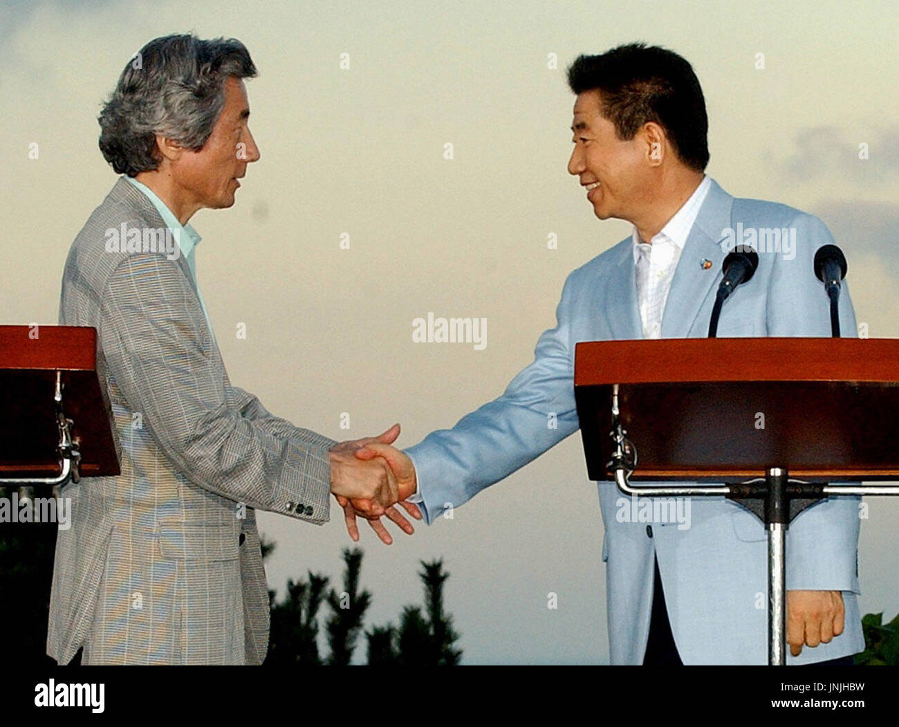 CHEJU ISLAND, South Korea - Japanese Prime Minister Junichiro Koizumi ...