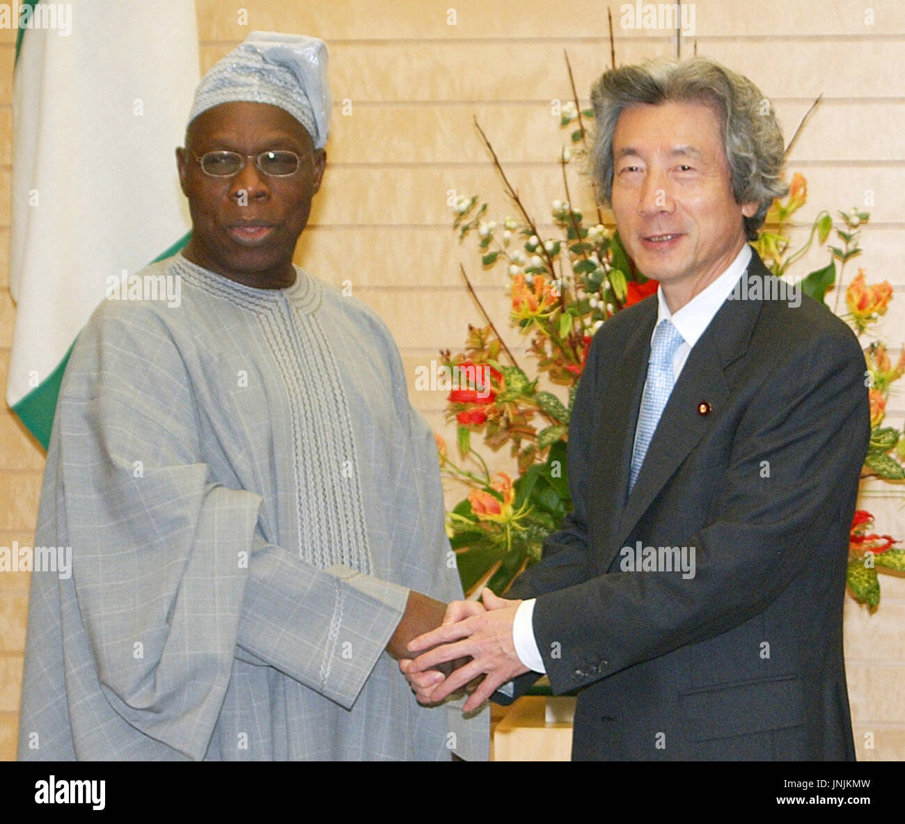 TOKYO, Japan - Nigerian President Olusegun Obasanjo (L) and Japanese ...