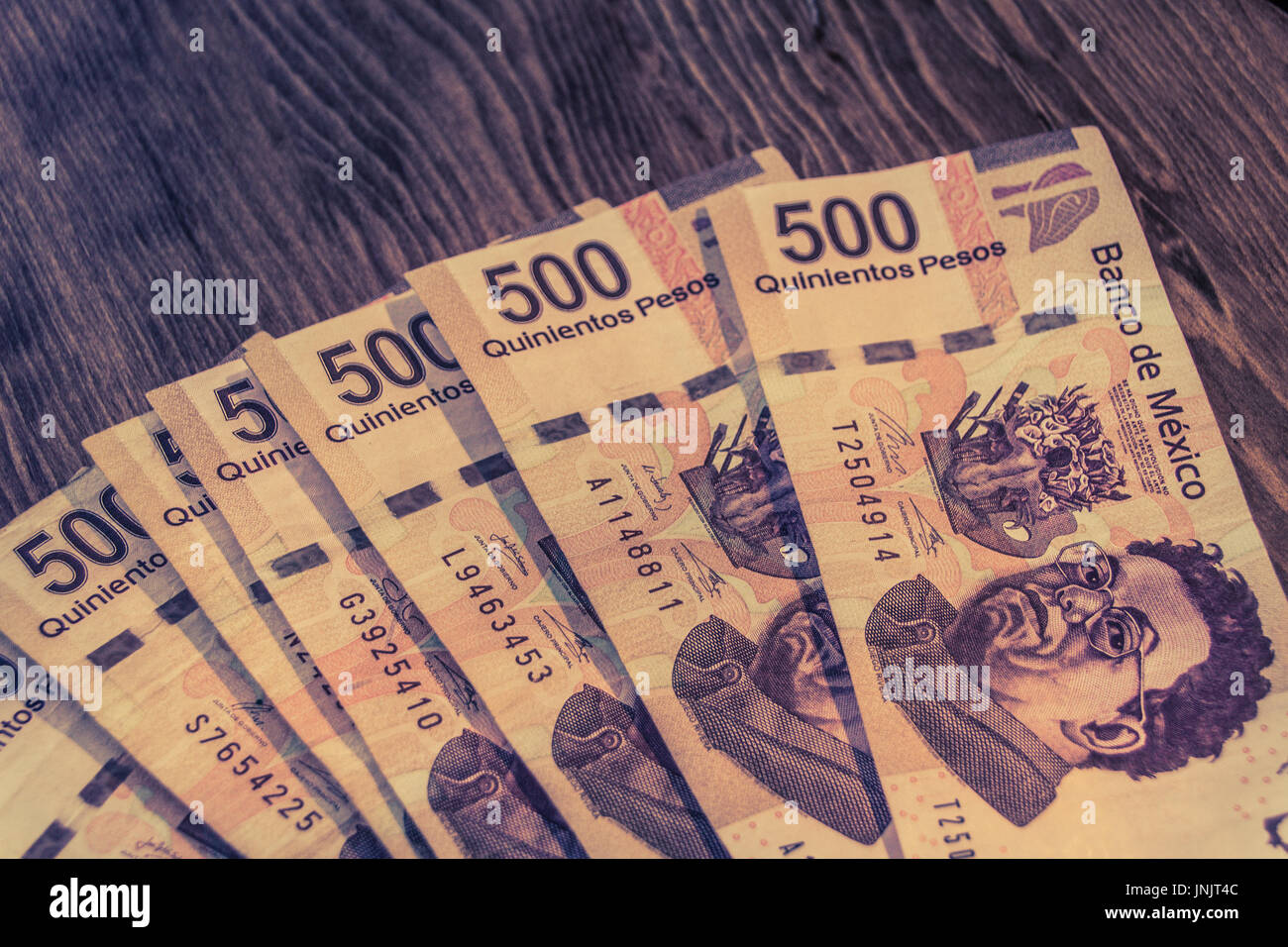 Photograph of some five hundred mexican pesos bills Stock Photo - Alamy