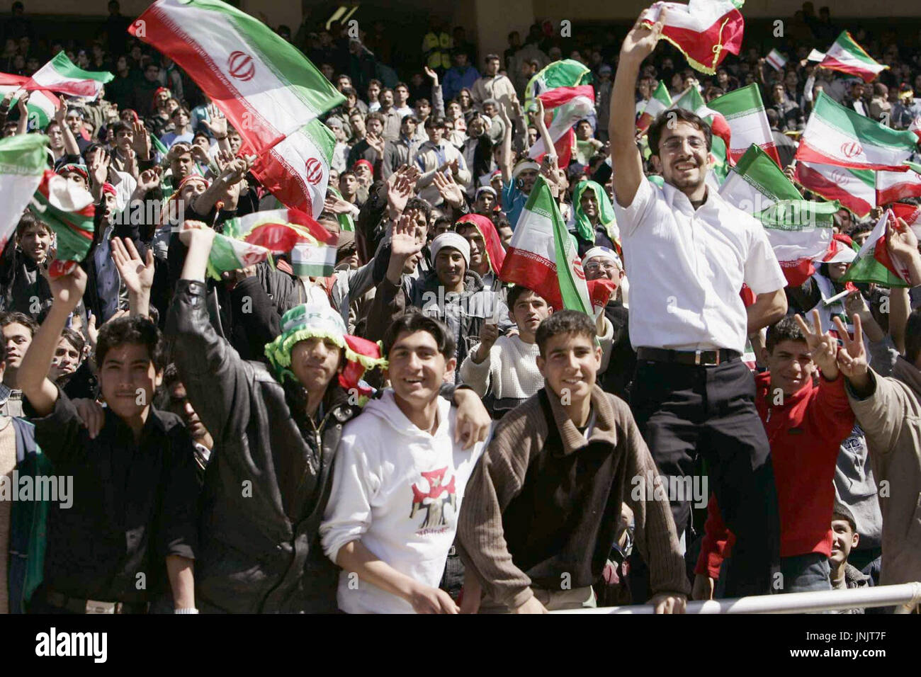 Supporters japan cheer team world hi-res stock photography and images ...