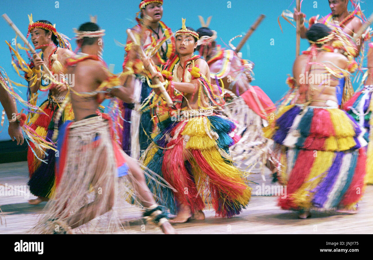 NAGAKUTE, Japan - Dancers from the Federated States of Micronesia ...