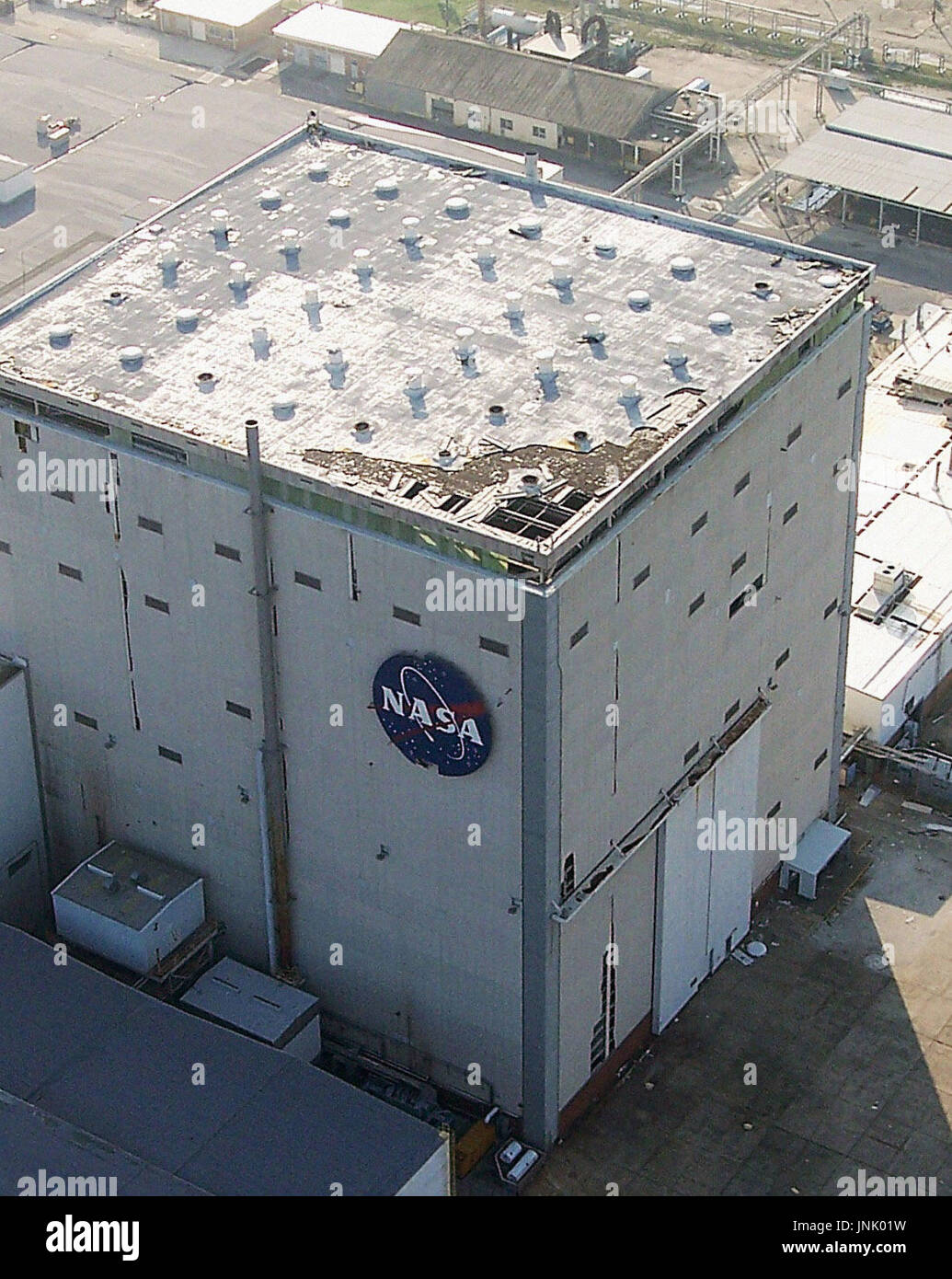 NEW ORLEANS, United States - Hurricane Katrina caused a large hole on ...