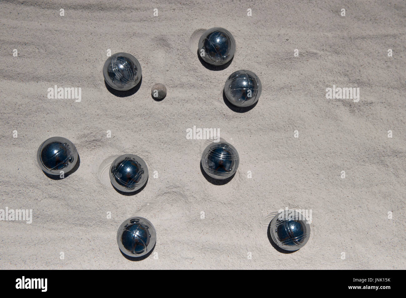 Old men playing boule hi-res stock photography and images - Alamy