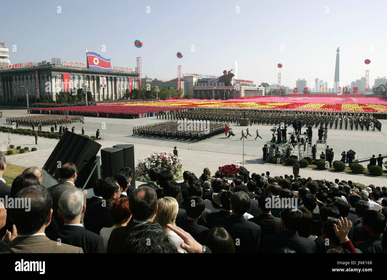 PYONGYANG, North Korea - Thousands, including foreign diplomats, look ...