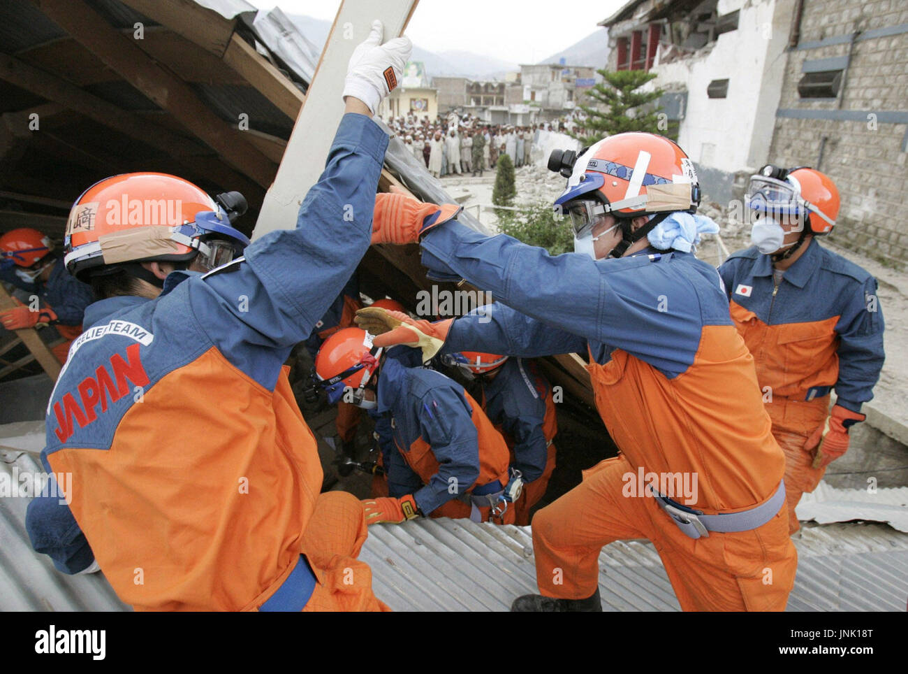 BATGRAM, Pakistan - Members of a Japanese rescue team are in operation ...