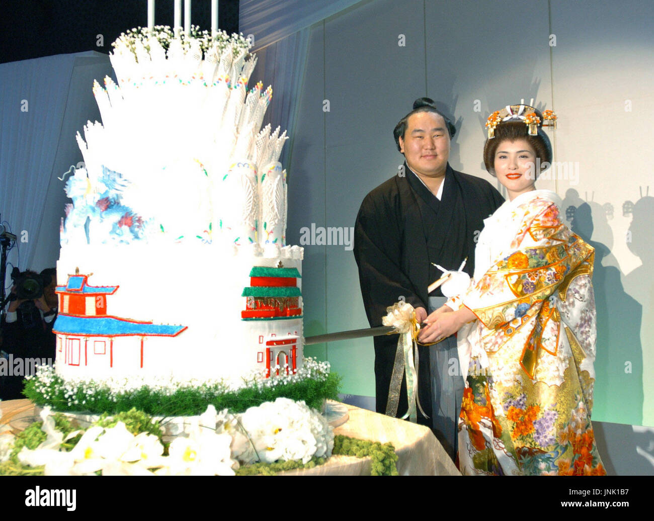 TOKYO, Japan - Sumo yokozuna (grand champion) Asashoryu of Mongolia (L ...