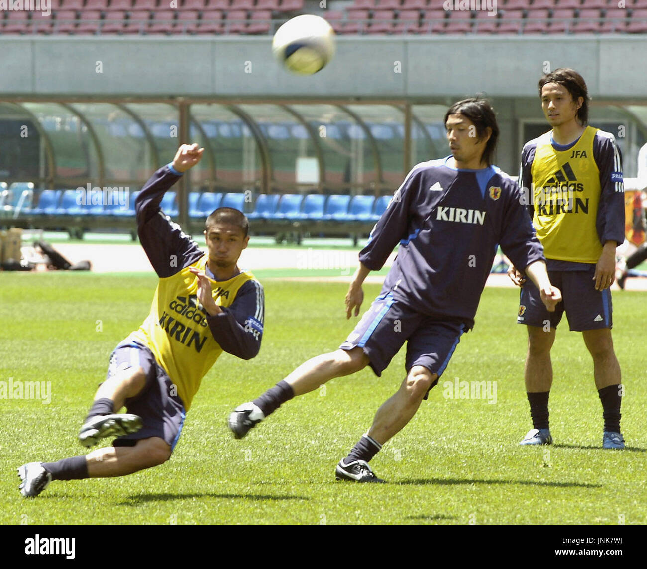 NIIGATA, Japan - Japan defender Keisuke Tsuboi (L), striker Takayuki ...