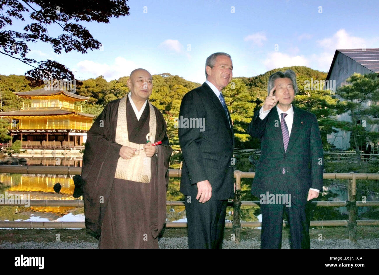 KYOTO, Japan - U.S. President George W. Bush (C), Japanese Prime ...