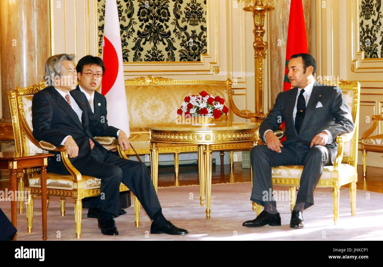 TOKYO, Japan - Morocco's King Muhammad VI (R) and Japanese Prime ...