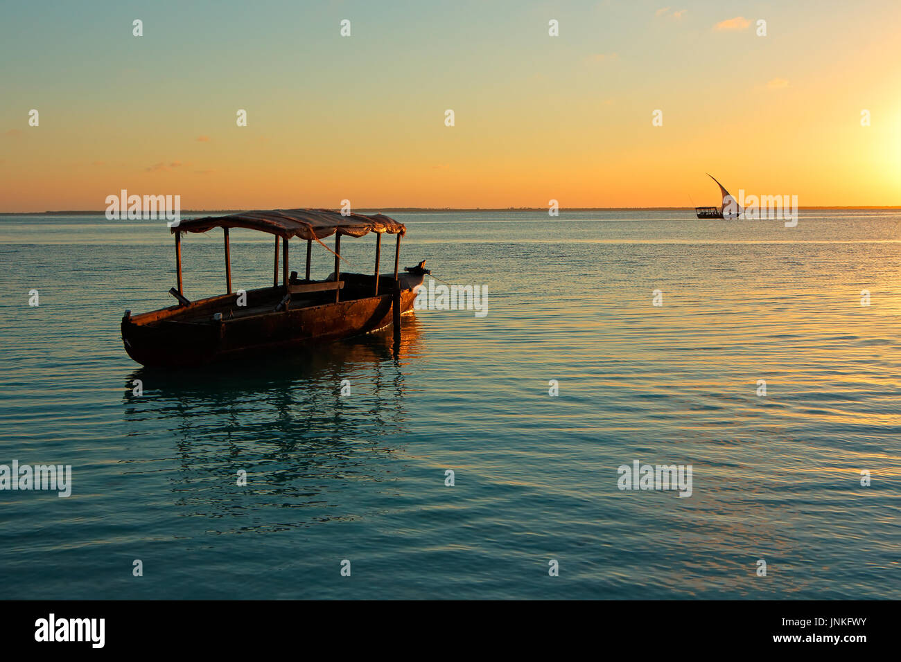 Boat on water hi-res stock photography and images - Alamy