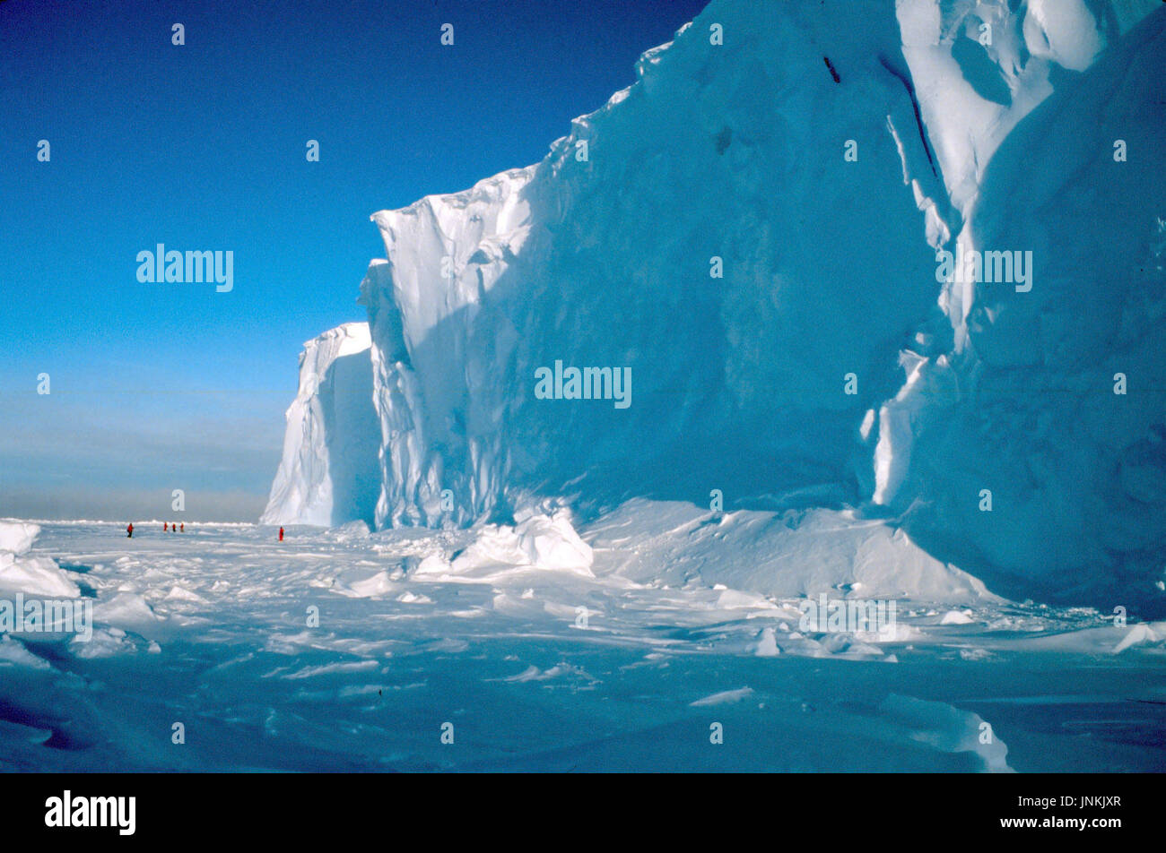 TOKYO, Japan - Icebergs in the Antarctic Ocean are shrinking due to ...