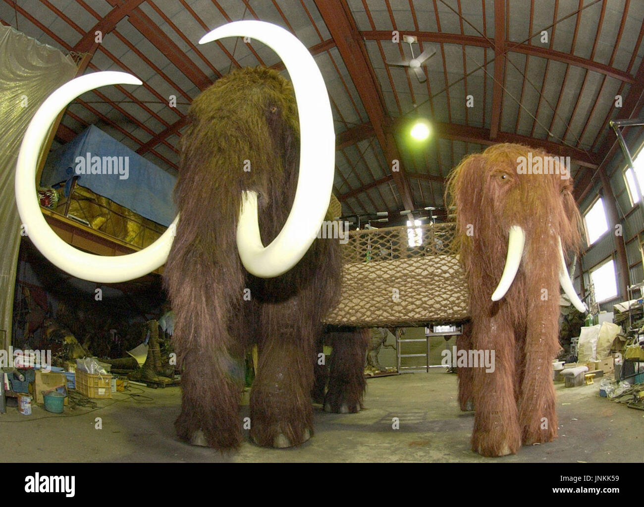 NAGAKUTE, Japan - Mammoth robots will be on display at the 2005 Aichi ...