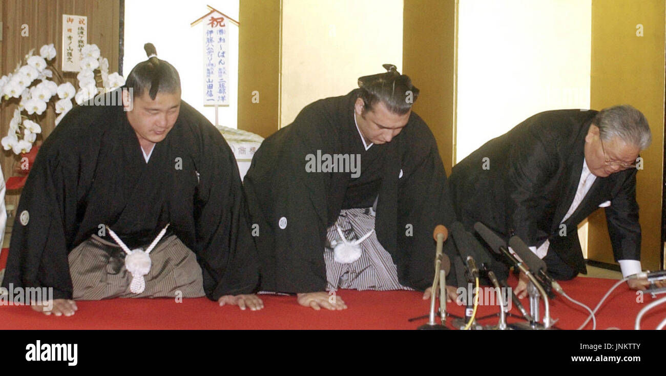 FUKUOKA, Japan - Bulgarian sumo wrestler Kotooshu (C) bows at his ...