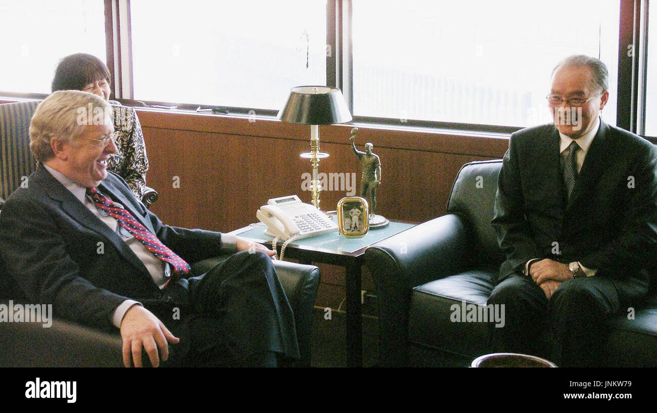 TOKYO, Japan - Shigeo Nagashima (R), former manager of the Yomiuri ...