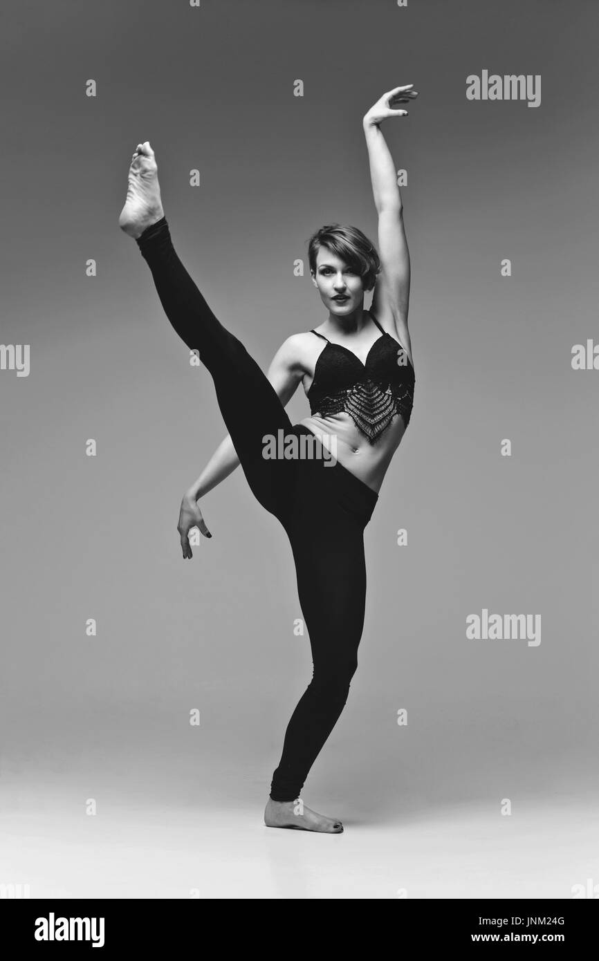 Beautiful woman dancer Stock Photo - Alamy