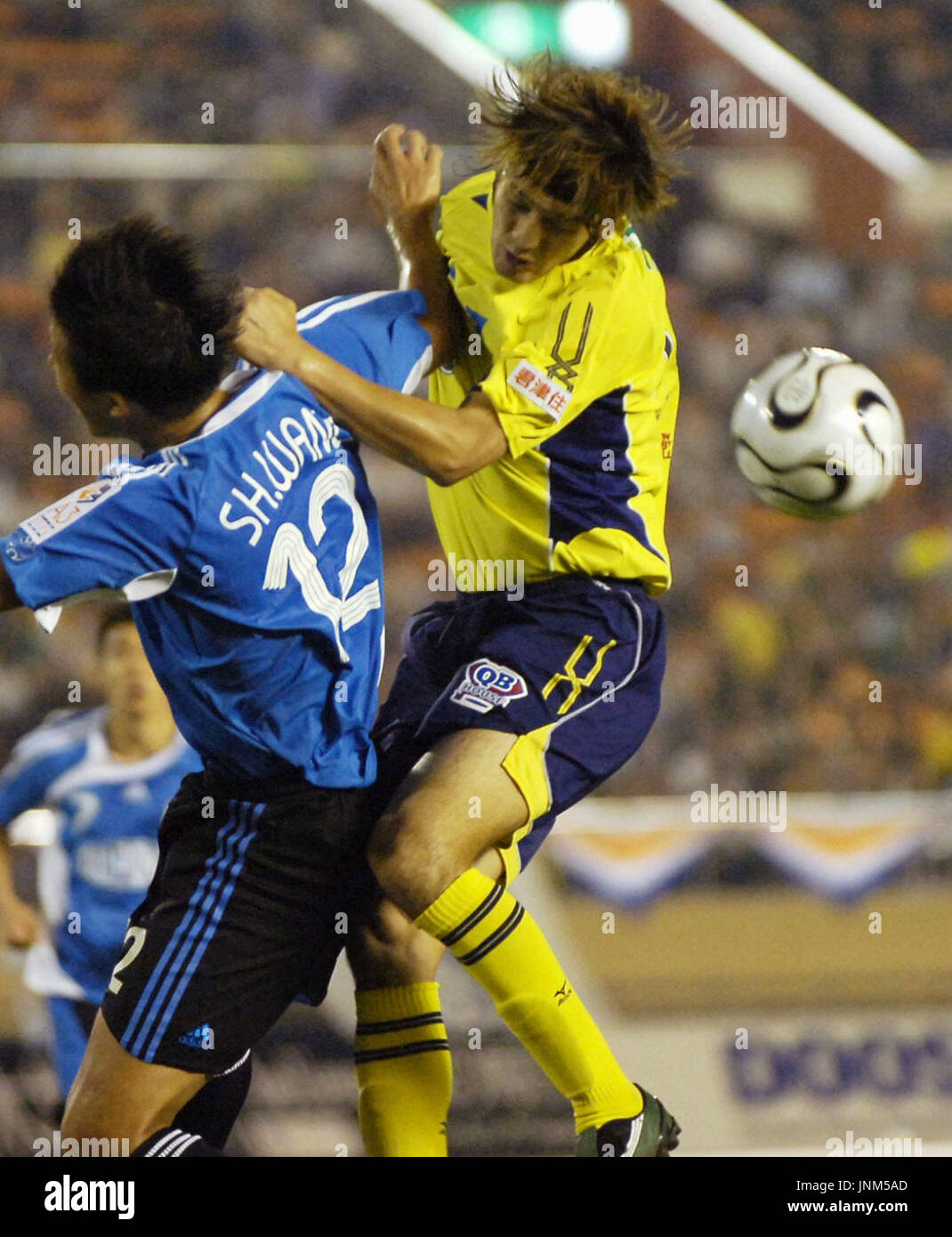 TOKYO, Japan - China's Dalian Shide FC defender Wang Sheng (L) and ...