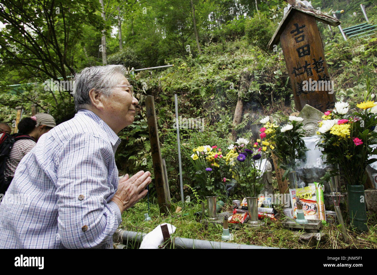 MAEBASHI, Japan - A relative of the 520 victims of a 1985 Japan ...