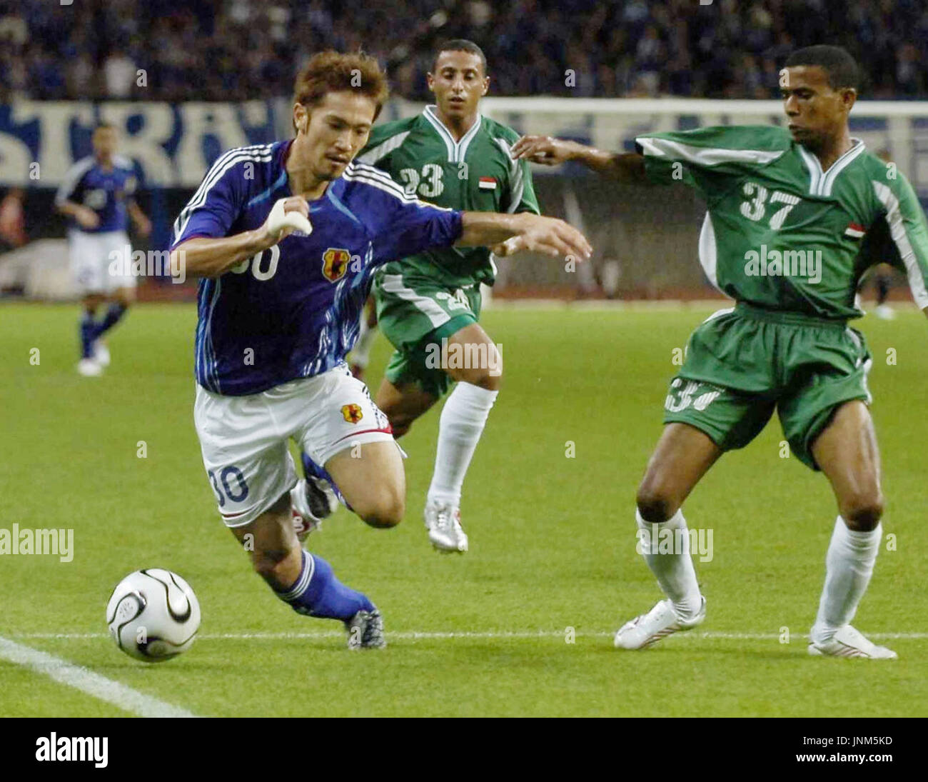 NIIGATA, Japan - Japan midfielder Yuki Abe (L) dribbles past Yemeni ...