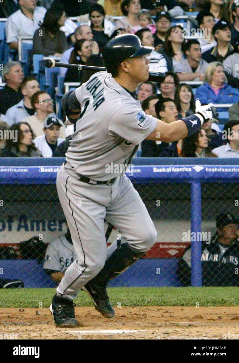 NEW YORK, United States - Seattle Mariners catcher Kenji Jojima traces ...