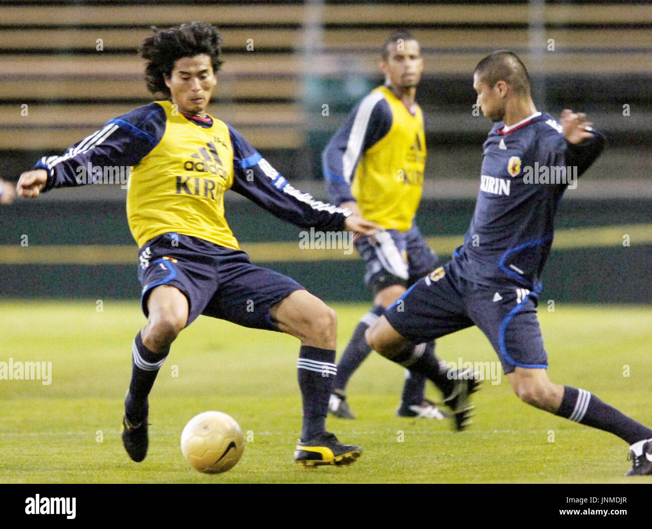 SANATA CLARA, United States - Japan defenders Yuji Miyamoto (L) and ...