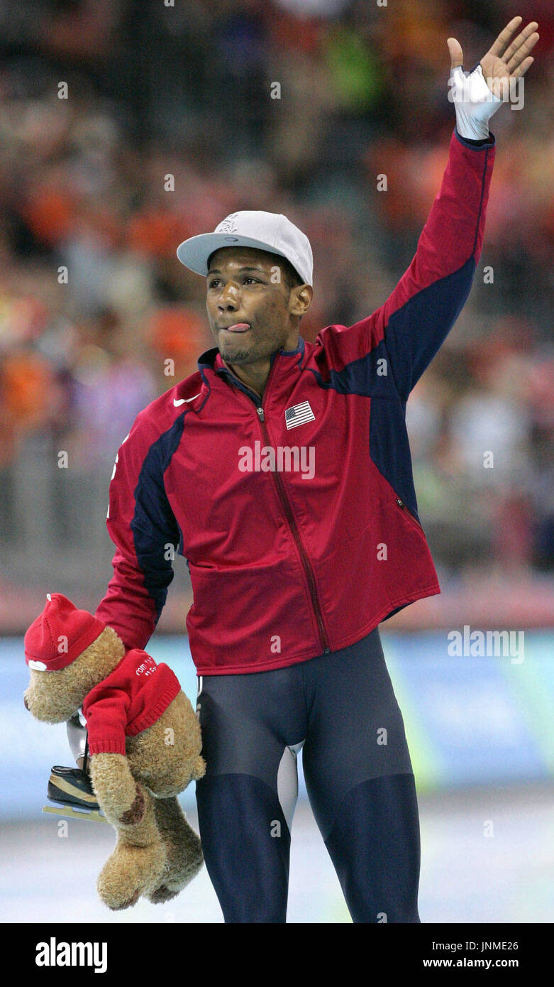 TURIN, Italy - American speed skater Shani Davis, who won the gold in ...
