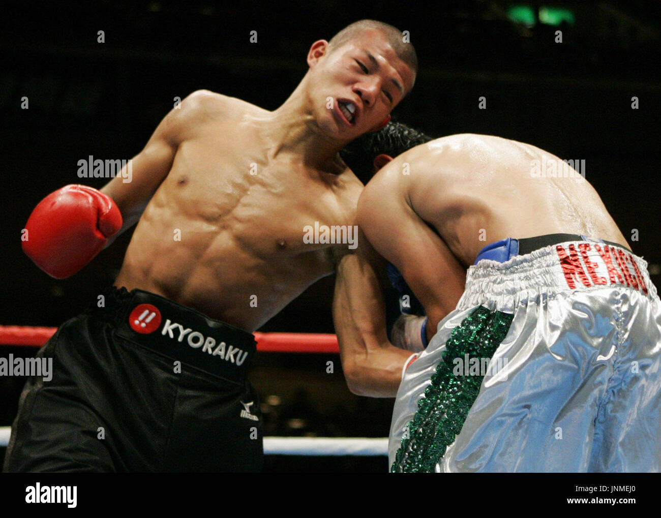 TOKYO, Japan - Japanese flyweight Koki Kameda (L), fourth in the WBA ...