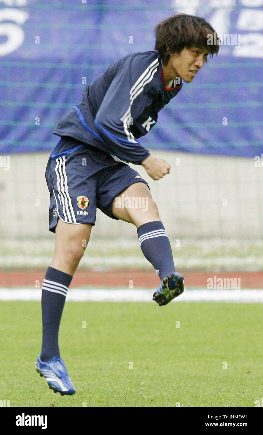 BONN, Germany -- Japan playmaker Shunsuke Nakamura practices shooting ...