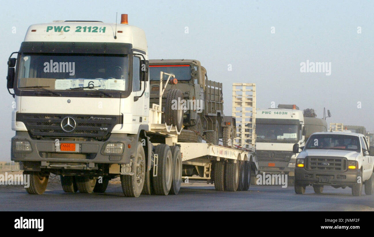 SAMAWAH, Iraq - A convoy carrying a dozen light armored trucks of Japan ...
