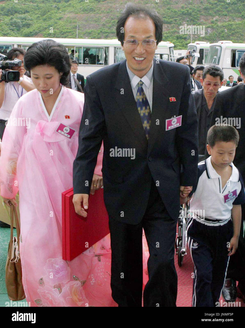 TOKYO, Japan - Kim Young Nam (C), a South Korean abductee, flanked by ...