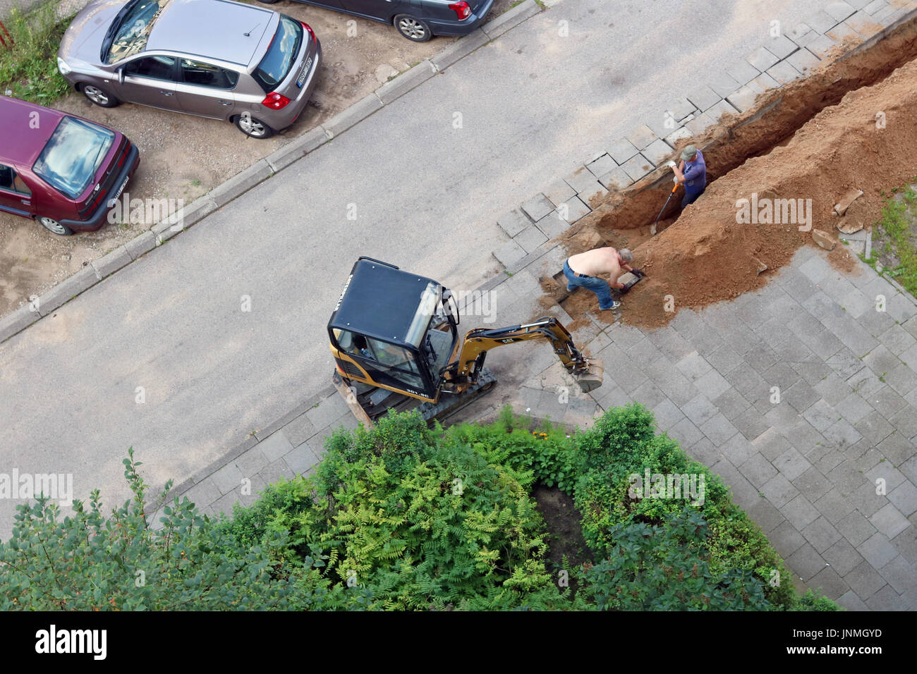 Dig trenching hi-res stock photography and images - Alamy