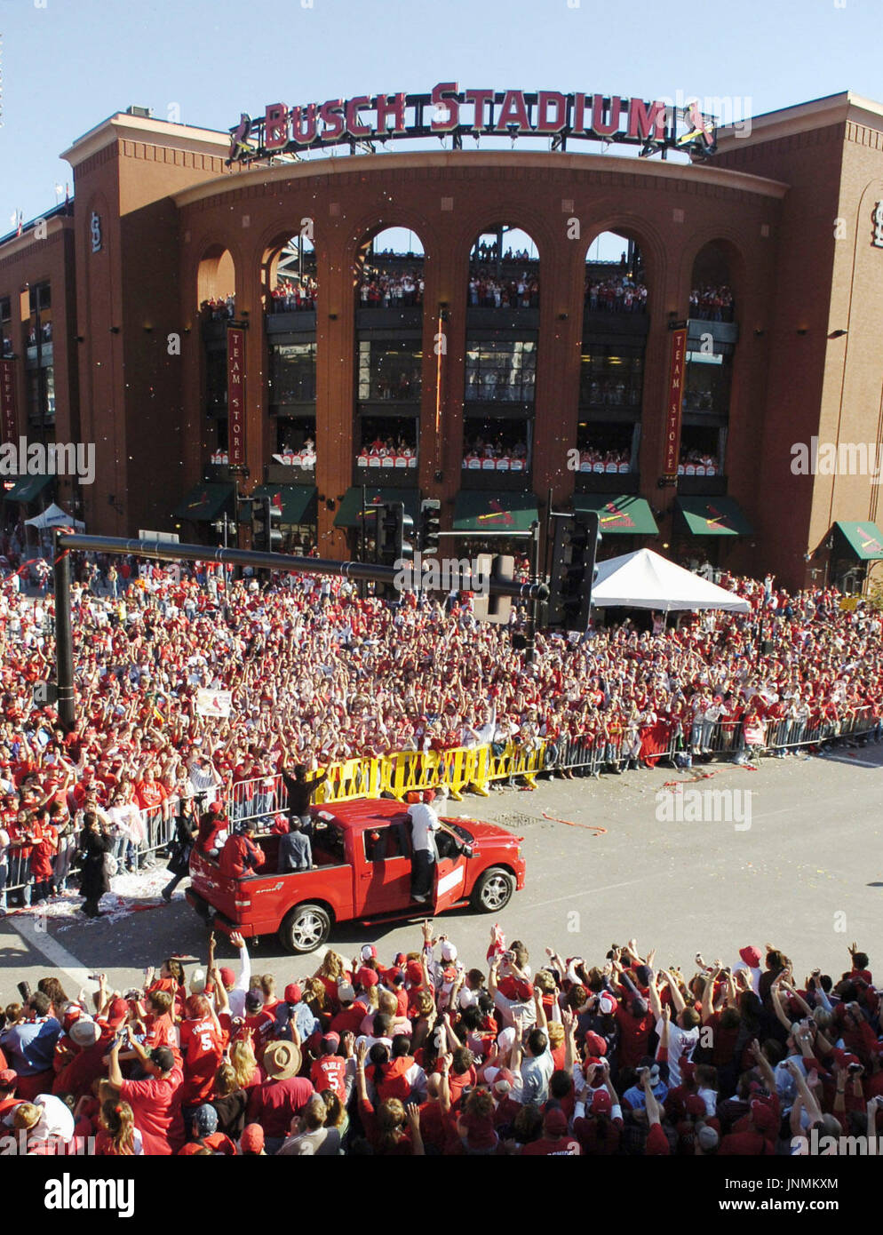 ST. LOUIS, United States - St. Louis Cardinals fans crowd the square ...