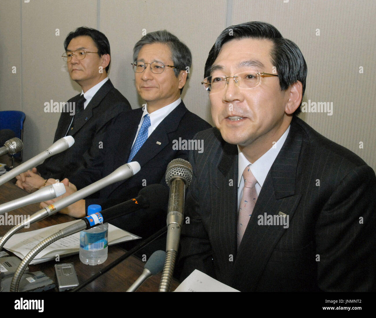 TOKYO, Japan - The top executives of Mizuho Securities Co. and Shinko Securities Co., both ...
