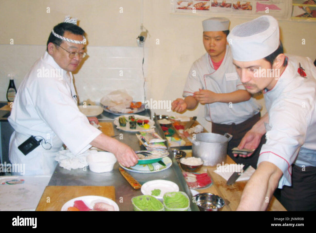 MOSCOW, Rusia - Russian sushi-bar chefs learn how to make sushi from a ...