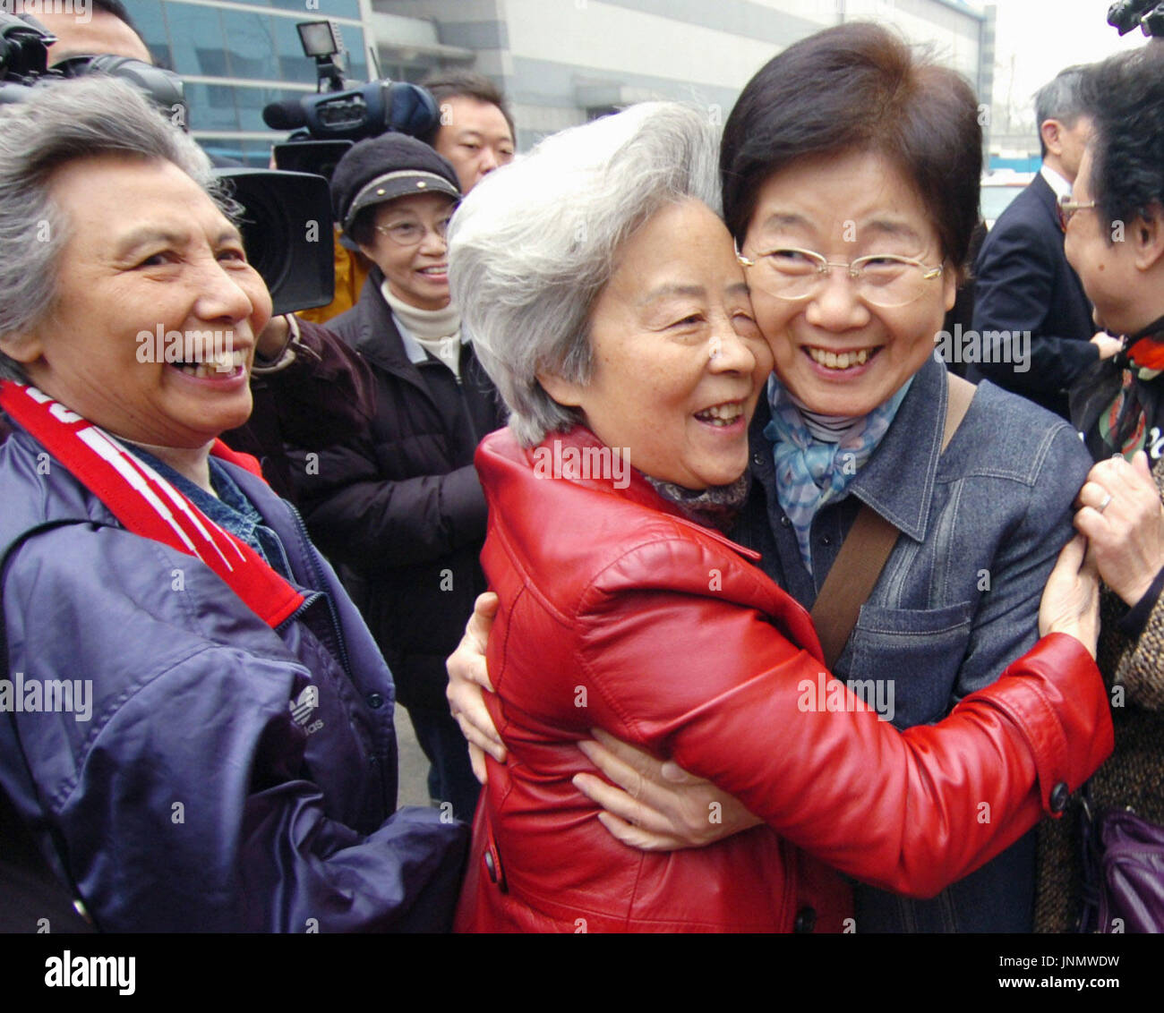 BEIJING, China - Qiu Zhonghui (L) and Kimiyo Kurimoto (formerly ...