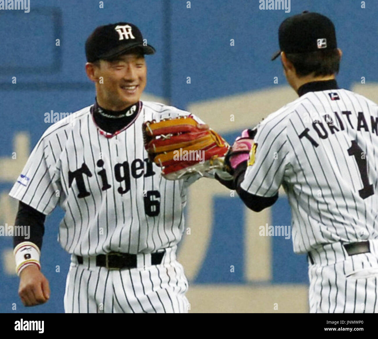 OSAKA, Japan - Hanshin Tigers' cleanup hitter Tomoaki Kanemoto (L) smiles after marking a record ...