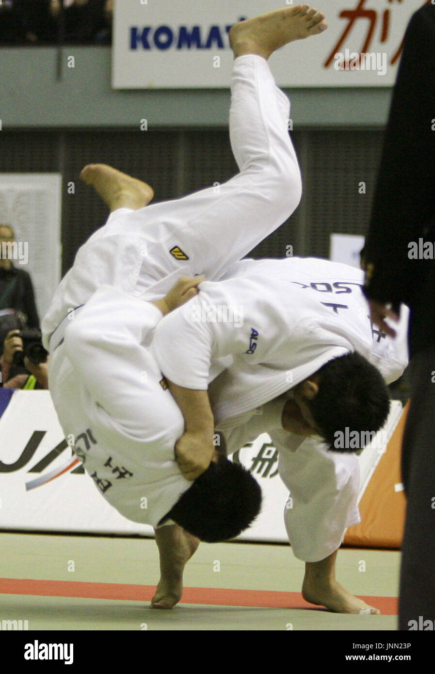 CHIBA, Japan - Kosei Inoue (R) defeats Hidekazu Shoda by ippon in the ...