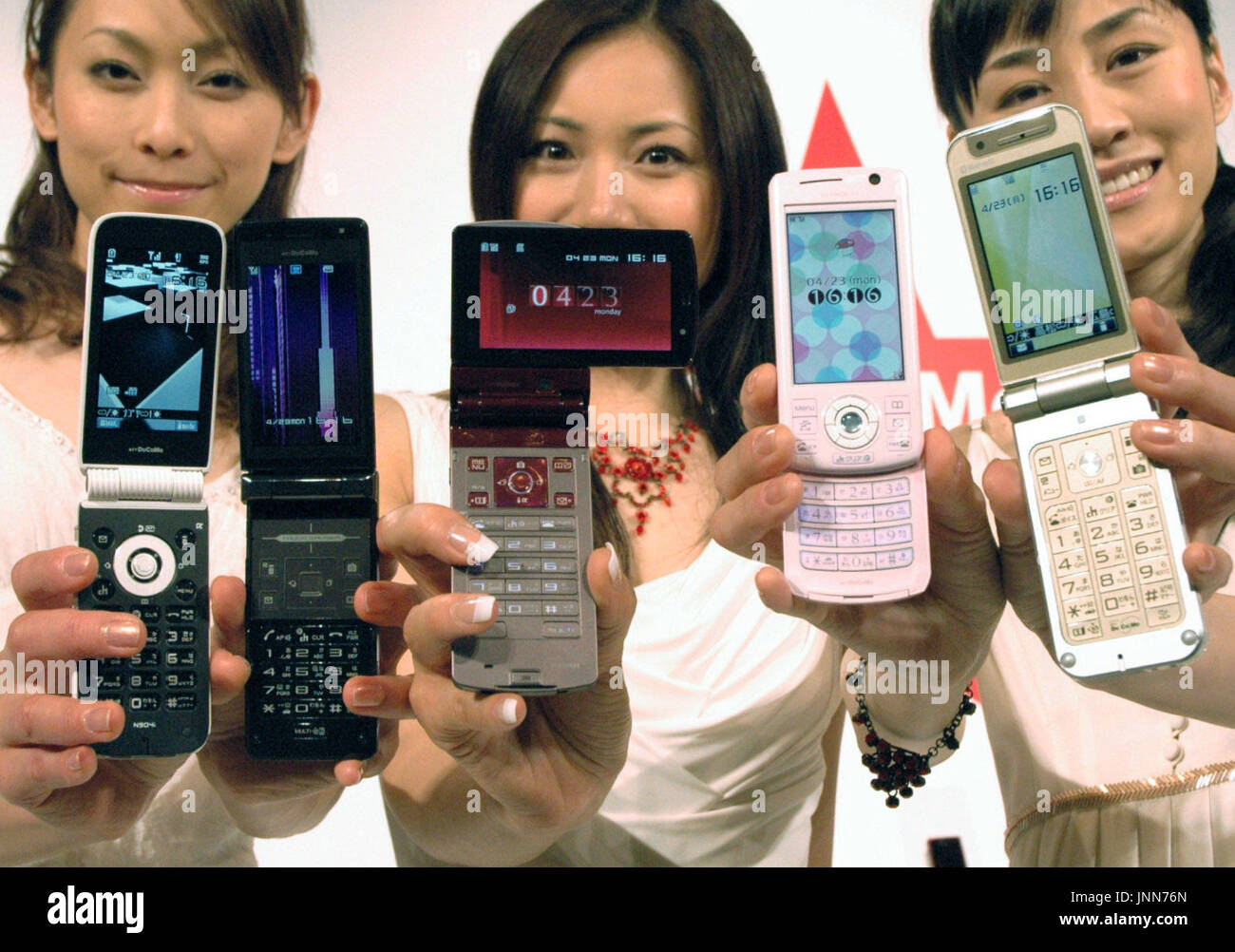 TOKYO, Japan - NTT DoCoMo Inc. unveils five new mobile handset models ...
