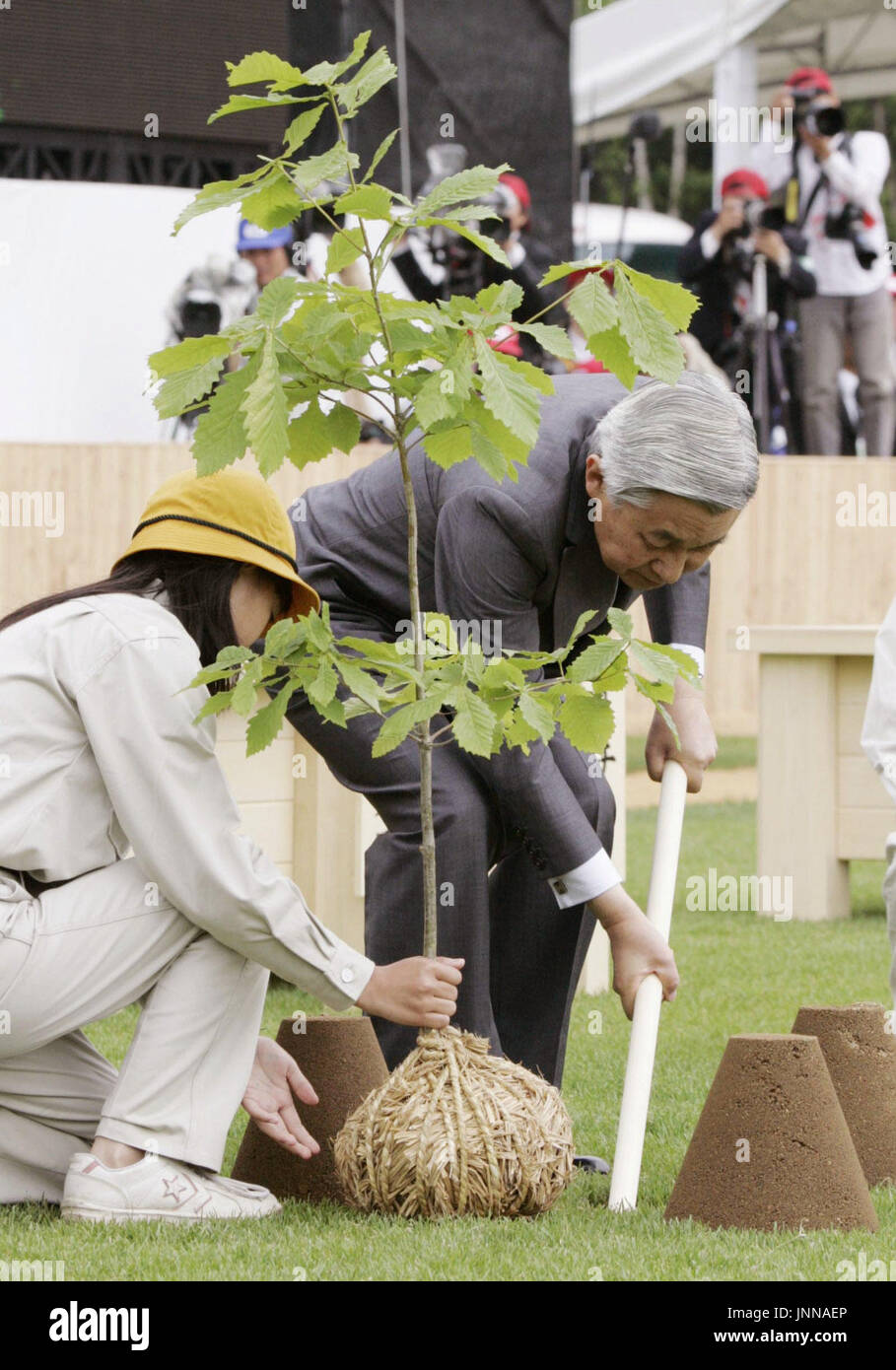 TOMAKOMAI, Japan - Emperor Akihito helps plant trees in Tomakomai ...