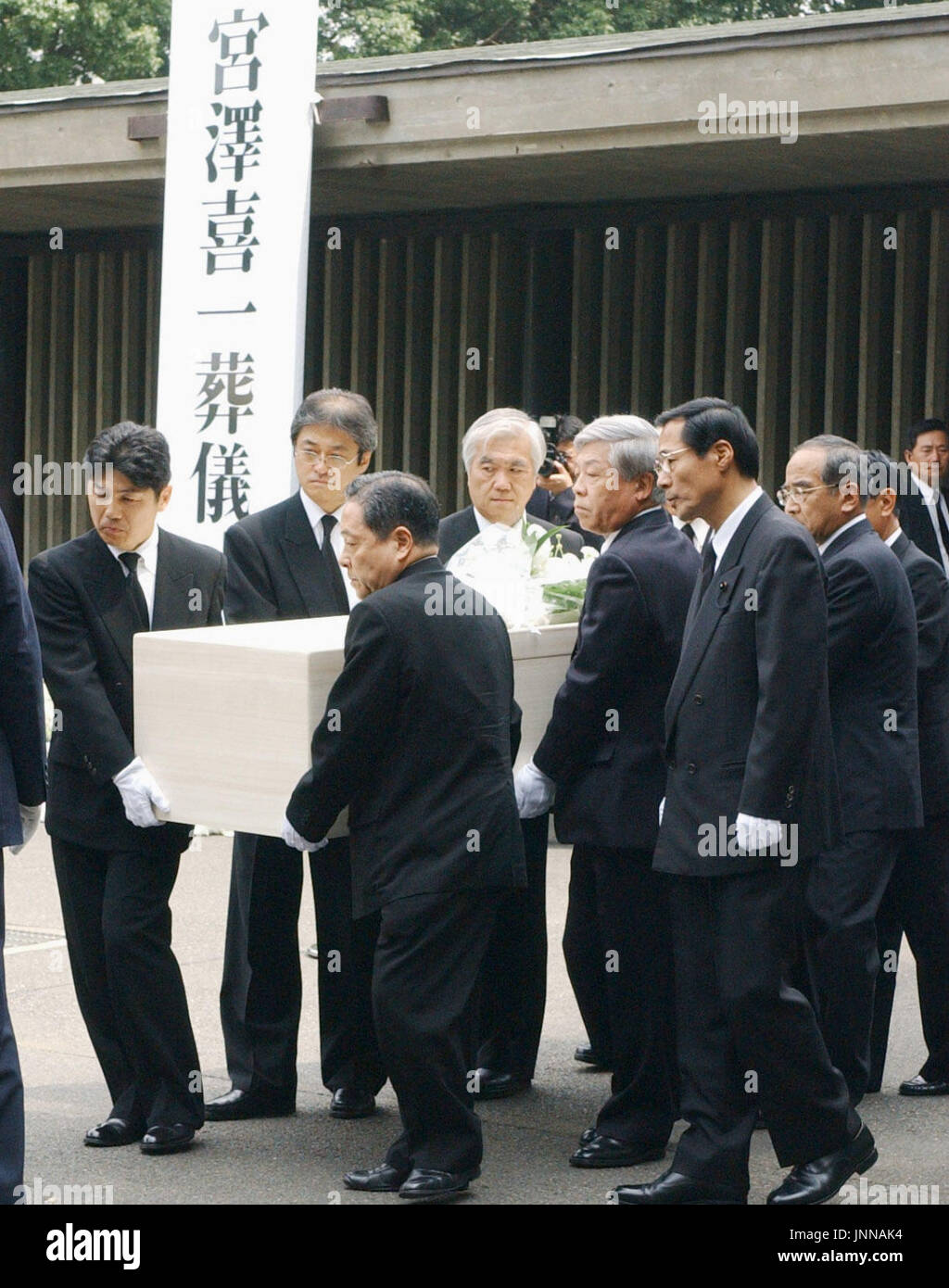 TOKYO, Japan - The coffin of late former Prime Minister Kiichi Miyazawa ...