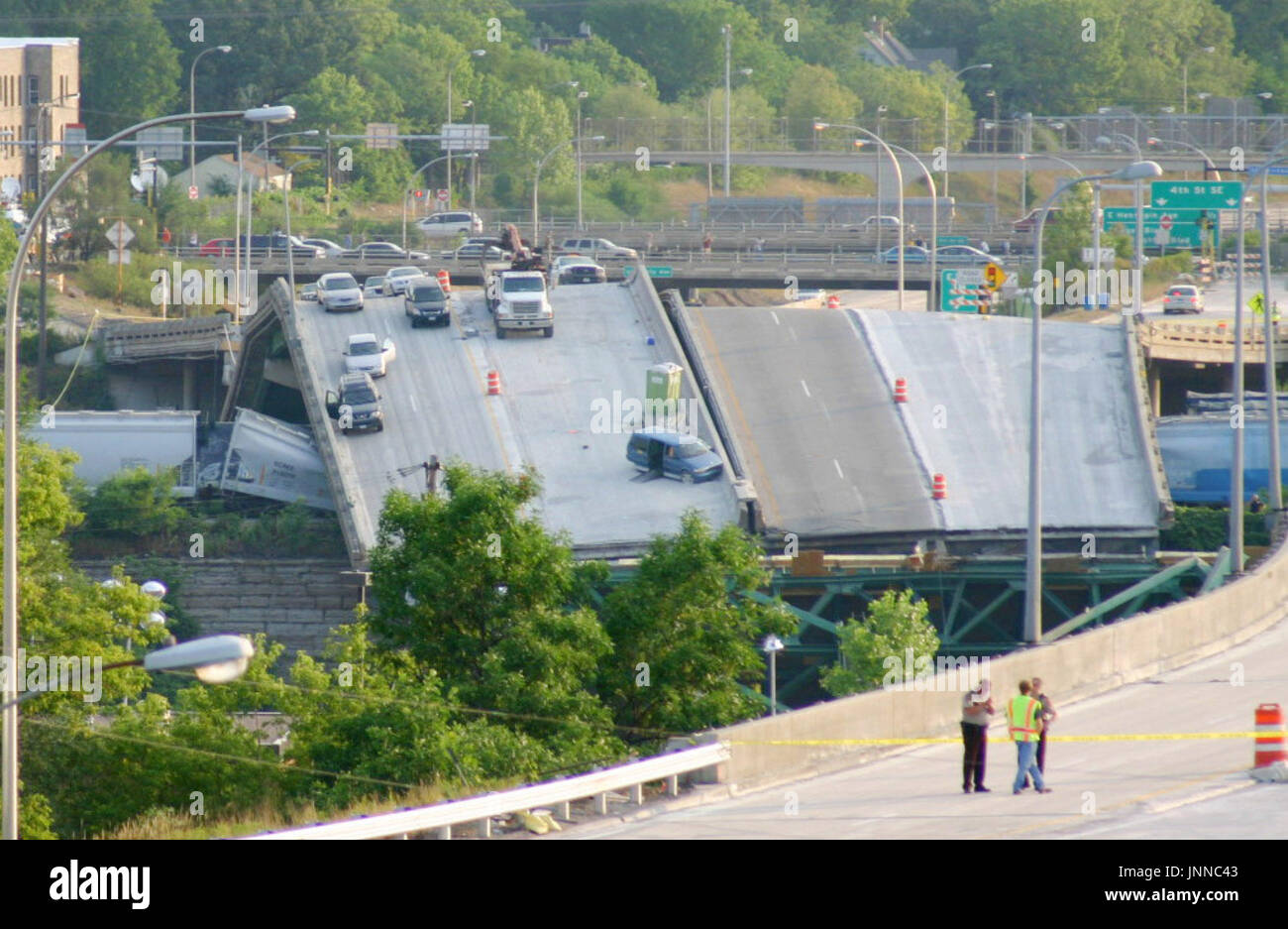 MINNEAPOLIS, United States - Interstate 35W freeway bride in ...