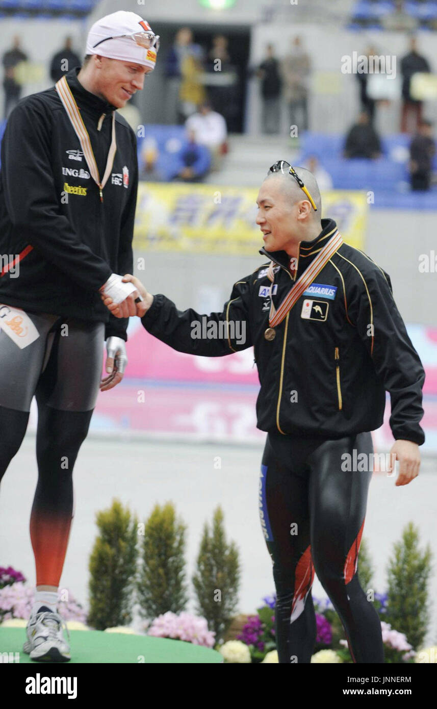 NAGANO, Japan - Jeremy Wotherspoon of Canada (L), the gold medalist in ...