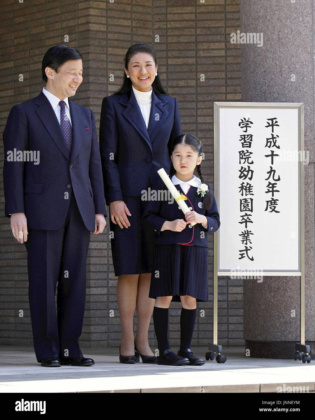 TOKYO, Japan - Princess Aiko (R) poses for photos with her parents ...