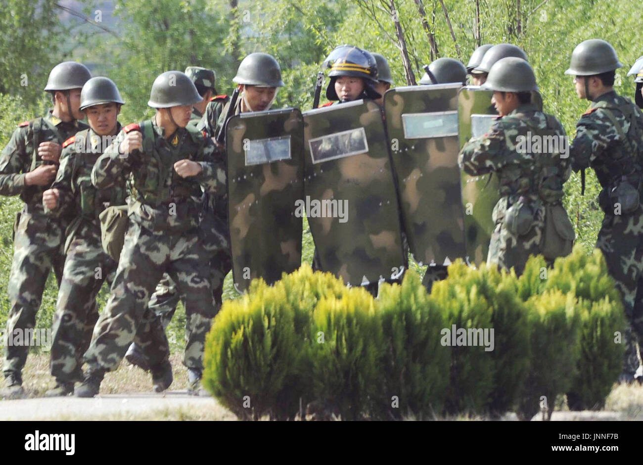 SHANGRI-LA, China - About 1,000 riot police were seen marching in an ...